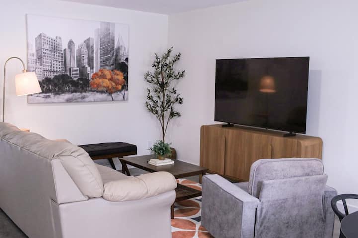 Cozy Cherry St Retreat Comfortable Stay In Midland - Midland, MI