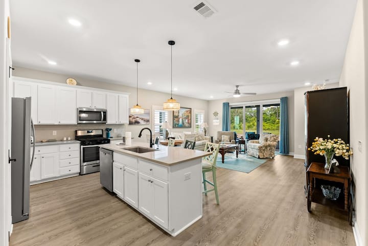 Ocean Breeze Cottage - Community Pool + Pickleball - Port St. Joe