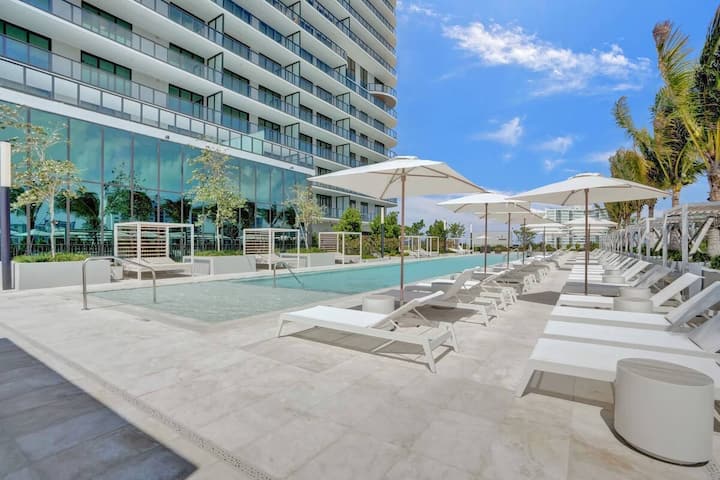 Ocean View 1br With Balcony, Pool & Gym Near Beach - North Miami, FL
