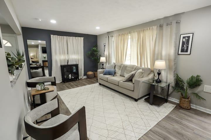 4 Br | 2 Ba | 5 Min Downtown | 1 Gbps - Omaha, NE