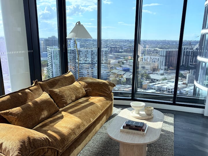 22nd Floor Skyline Views, Pool, Gym And Parking - Spring Hill