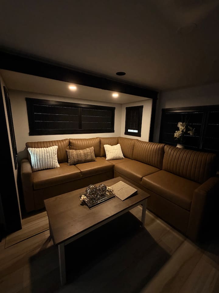 Luxury Tiny Home W/loft & Fireplace-near Downtown - Reno