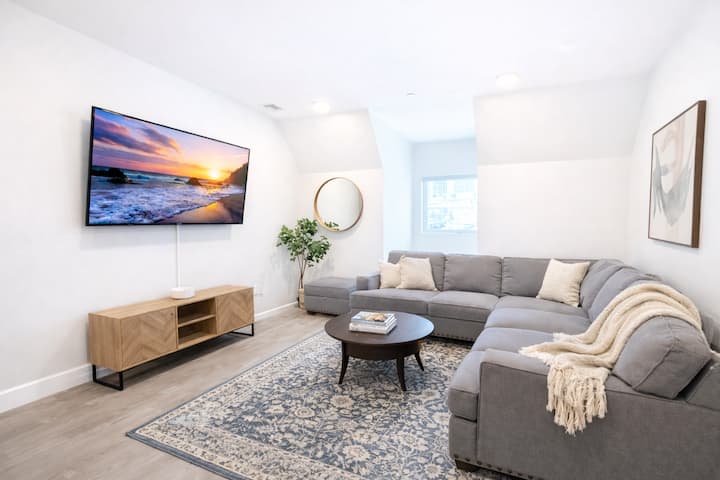 Yale Executive Stay | Parking & Workspace | W/d - New Haven, CT