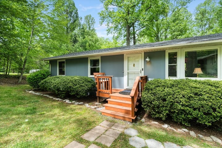 New! 2 Bdrm Home ~ Closest Airbnb To Music Center - Brevard, NC