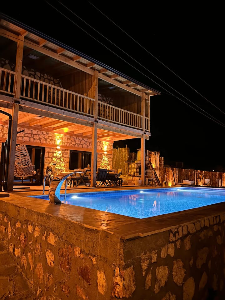 Havuzlu Jakuzili Muhafazakar Dublex Taş Villa - Kekova