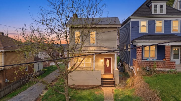 Cozy 2br Near Downtown Pitt – Free Private Parking - Sewickley, PA