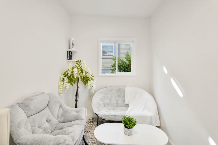 Bright & Cozy Oakland Guesthouse W/ Private Yard - Oakland, CA
