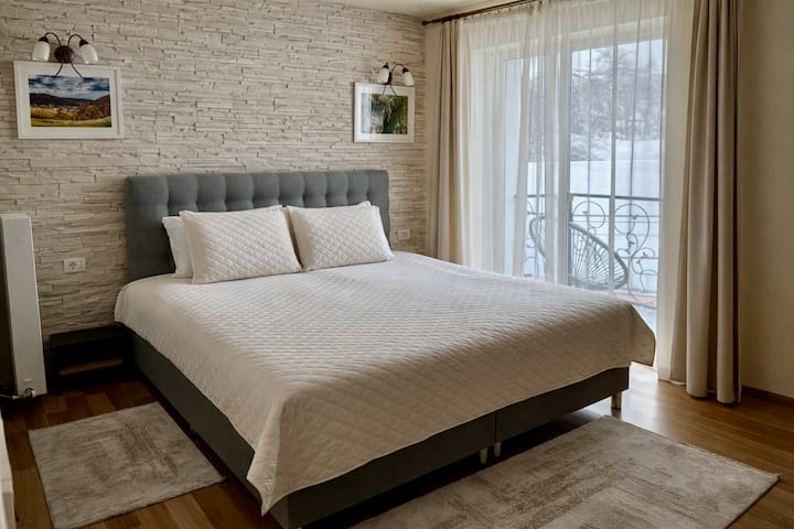 Camera Matrimonială Cu Balcon - Oravița