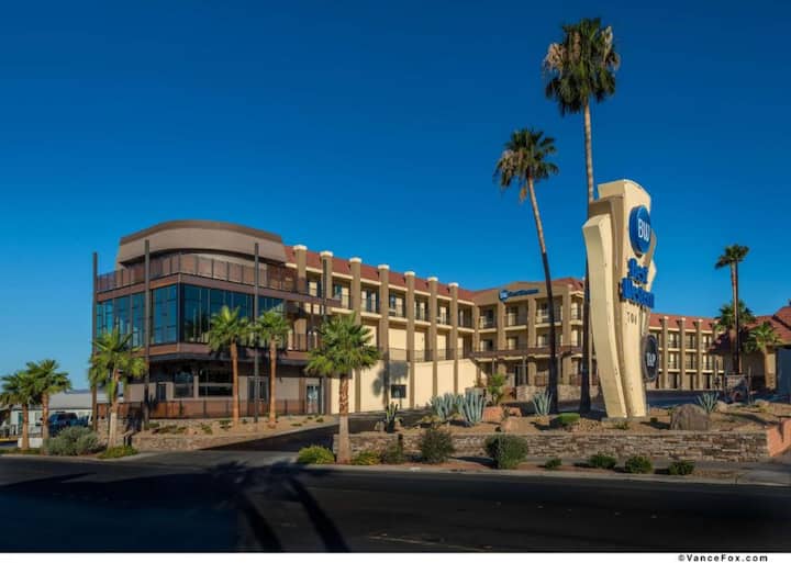 Steps From Historic Downtown + Free Breakfast - Boulder City, NV