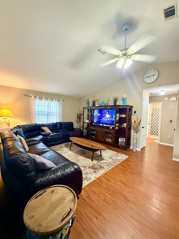Stay Together | Full Property | 2 Private Units - Lake City, FL