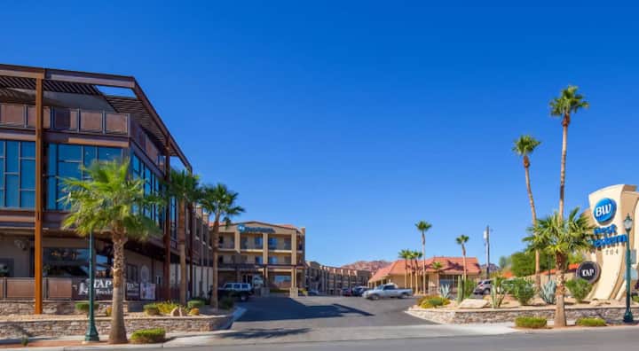 King W/ Sofa In Historic Downtown + Free Breakfast - Boulder City, NV