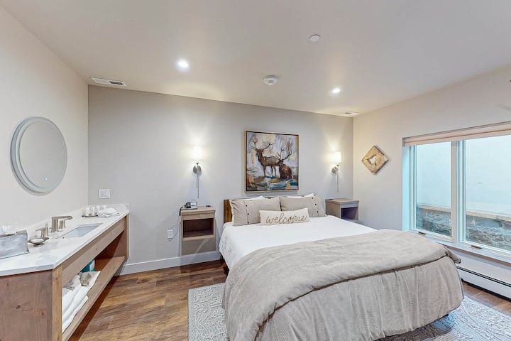 Ski-in/ski-out Studio With Pool, Hot Tubs & Sauna - Vail, CO