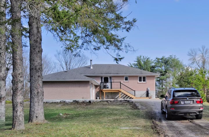 449 Champlain Rd - Midland