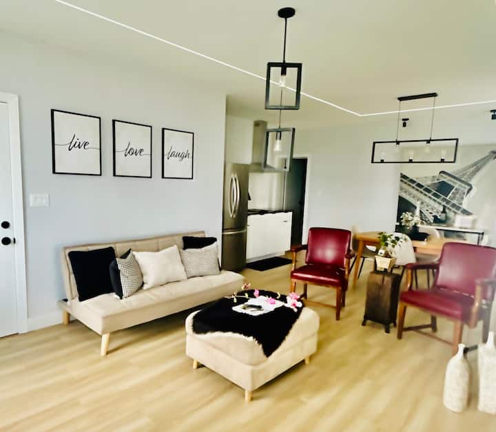 A Gem With An Amazing View Right On The Riverside - Windsor
