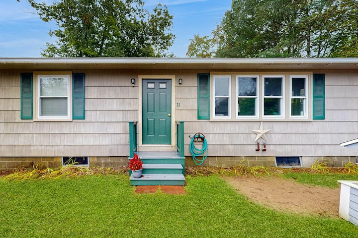 2-br Charming Retreat House With Game Room - Sebago Lake State Park, Naples