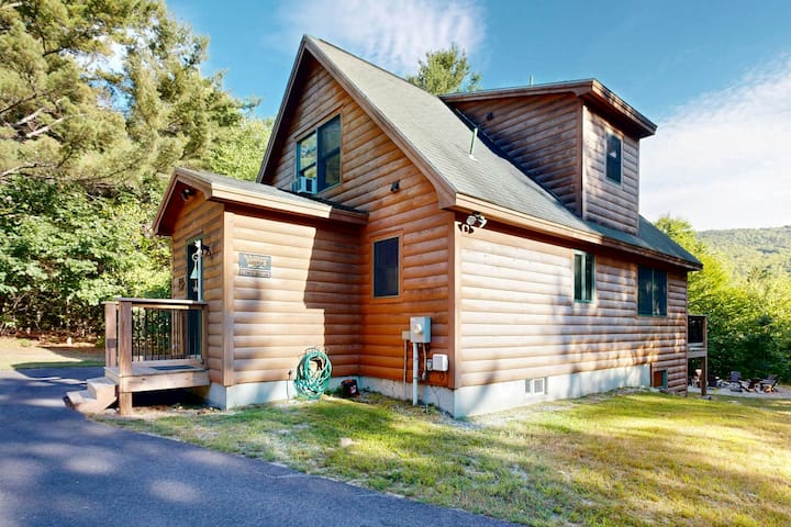 3br Elegant Mountain Chalet With Hot Tub, Fire Pit - Greenwood, ME