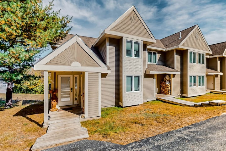 Ski-in/out 4br With Mountain Views, Pool & Hot Tub - Newry, ME