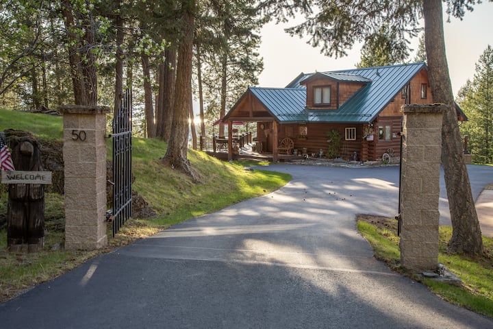 Luxury Montana Cabin With Studio & Hot Tub - Bigfork, MT