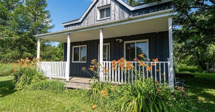 The Blue Cabin - Thornbury