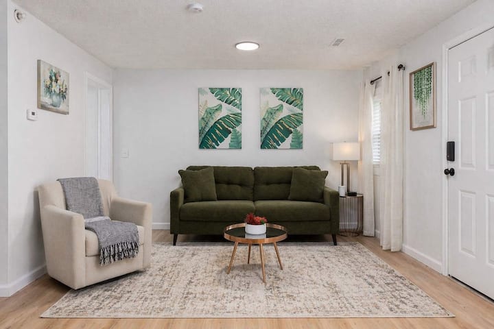 Pet-friendly-home-arcades-3king-beds - Overland Park, KS