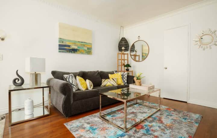 Sleek & Stylish 2br In Lively K-town La - Beverly Hills, CA