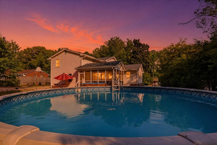 Spacious 6br Cary Retreat With Pool And Hot Tub - Apex