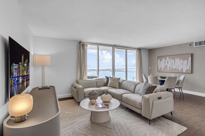 Luxury 3br - Ocean & City Views + Free Parking - Miami, FL