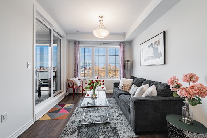 Modern Comfort Escape - Steps From Go Station - Brampton