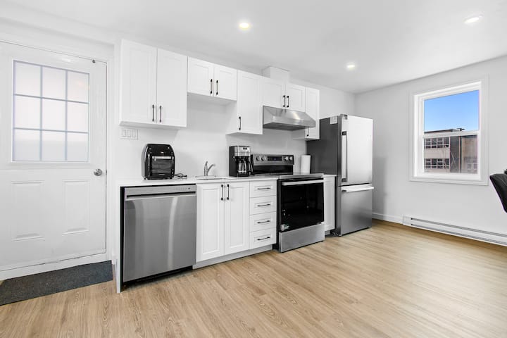 Modern 1br Suite | Workspace | Near Ottawa - Gatineau