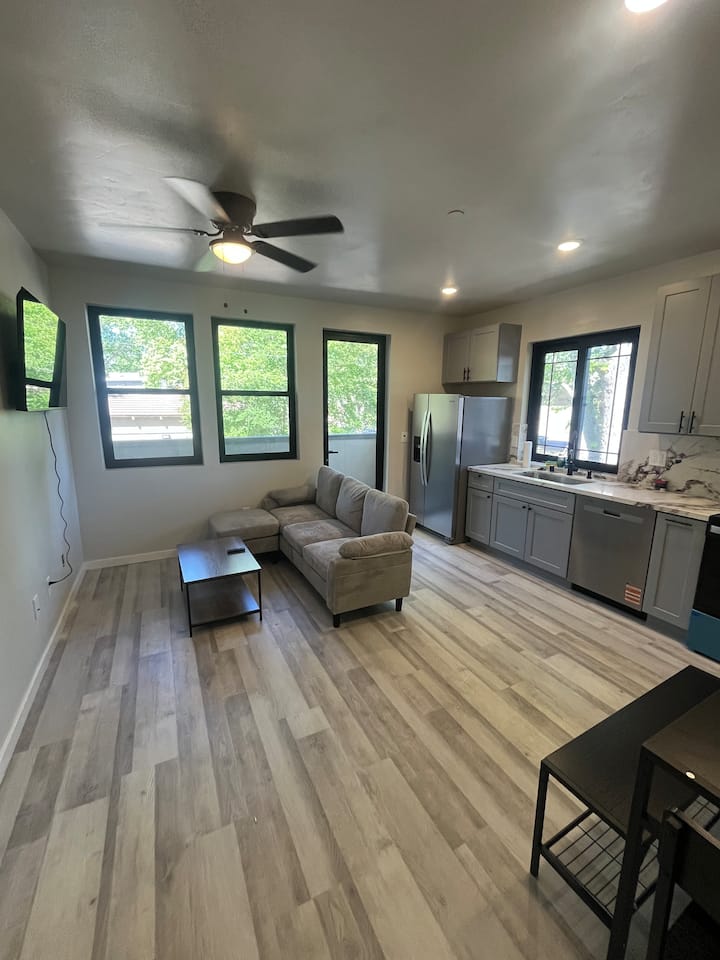Urban Nest In Midtown-cozy Two Bedroom Loft - Sacramento, CA