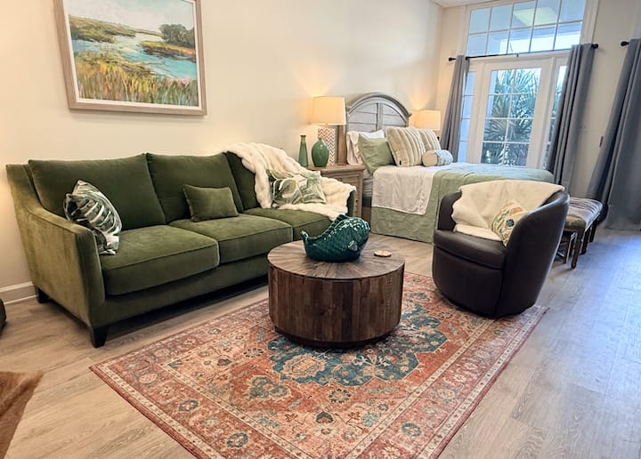 Steps To Riverwalk | Luxury Studio +Full Kitchen - Wilmington, NC
