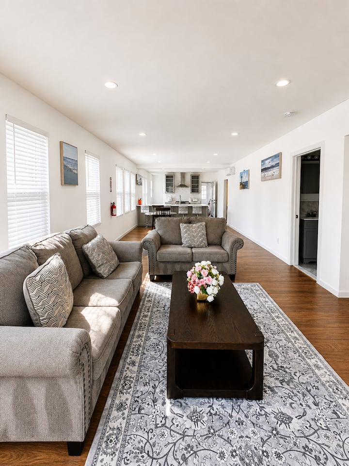 Bright & Cozy Modern Getaway! - Medford