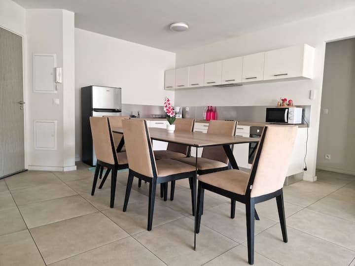 F3 Entier Au Pk6 Avec Terrasse Et Parking Sécurisé - New Caledonia