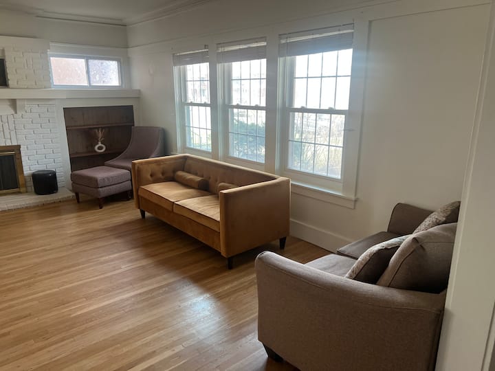 3 Bed 1 Bath Apt 2 Blocks From Henry Ford Hospital - Detroit