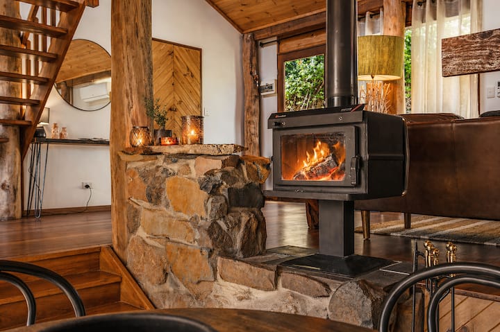 Romantic Perth Hills Cabin Retreat With Fireplace - Western Australia