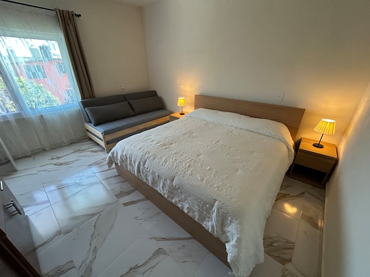 Vista Al Cerro Y Confort En Céntrica Habitación - Zaragoza