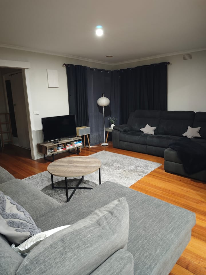 4br Family Home Near Airport & Sunshine Hospital - Caroline Springs