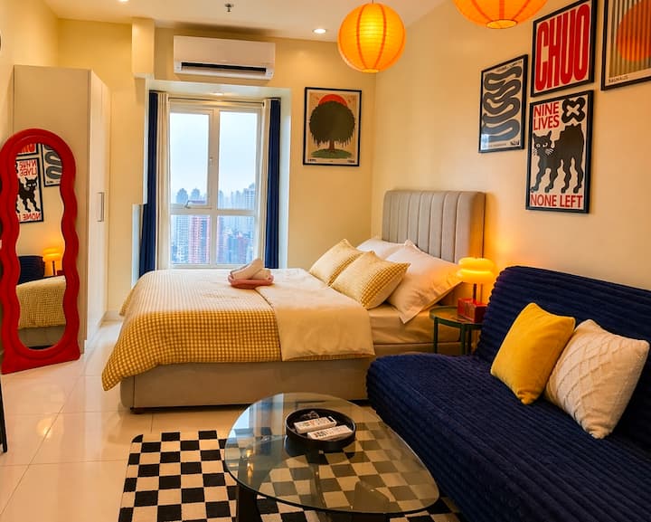 Cozy Retro Staycation In Qc | City Views & Netflix - Quezon City