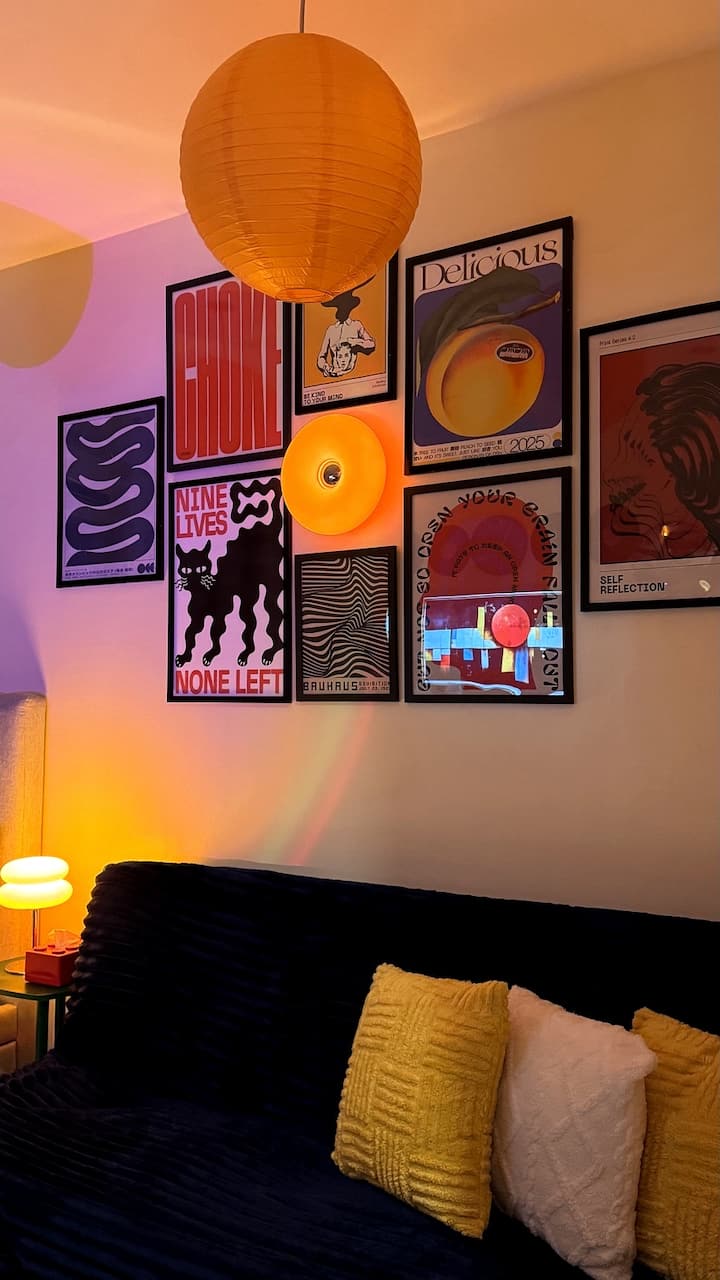 Retro Cozy Staycation In Qc | City View & Netflix - Quezon City