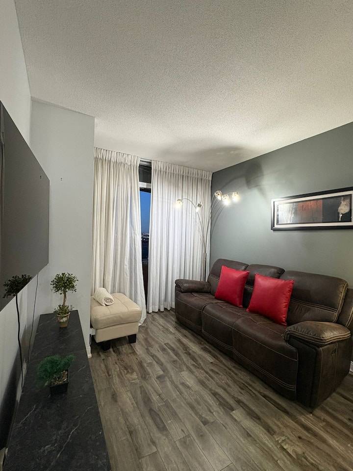 Modern 2br/2ba • Walk To Square One - Mississauga