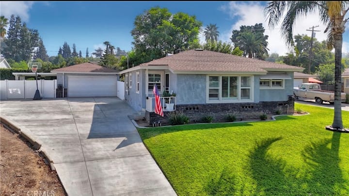 Modern Furnished Retreat - Redlands, CA