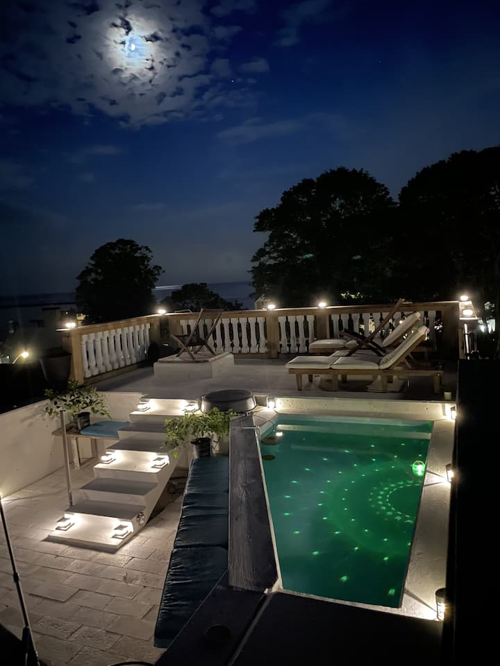 Roof Top Pool, Ocean Views, Private Beach! - Hammonasset Beach State Park, Madison
