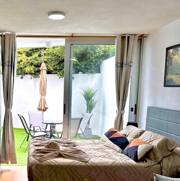 Apartamento Con Patio Exclusivo En Pocitos. Mvd - Montevideo