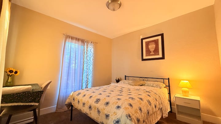 A Large Home 6bd/3ba Perfect For Groups/families - Madera, CA