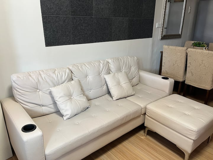 Dj’s Crib | Elegant 2br Home In Carcar City - Carcar