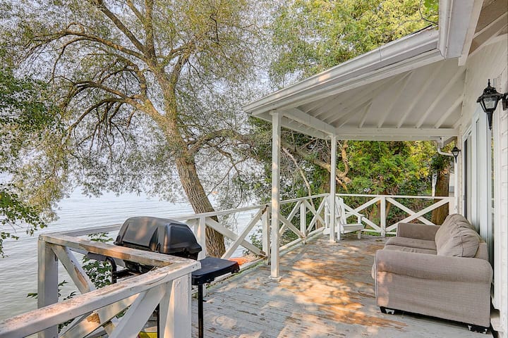 Lake Simcoe Cottage | Private Beach, Kayak & Views - Georgina