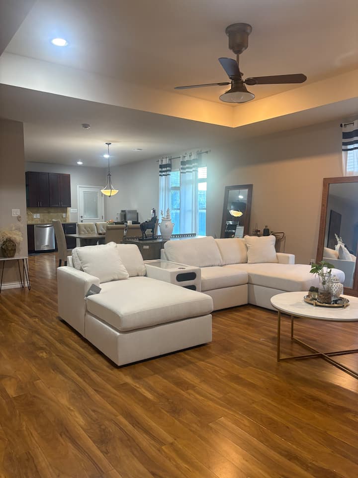 Spacious 3br Home Perfect For Families & Groups 2 - Grand Prairie, TX