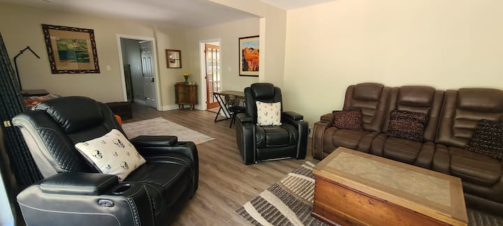 Welcome To Gezelligs
Your Private Beachtown Escape - Grand Bend