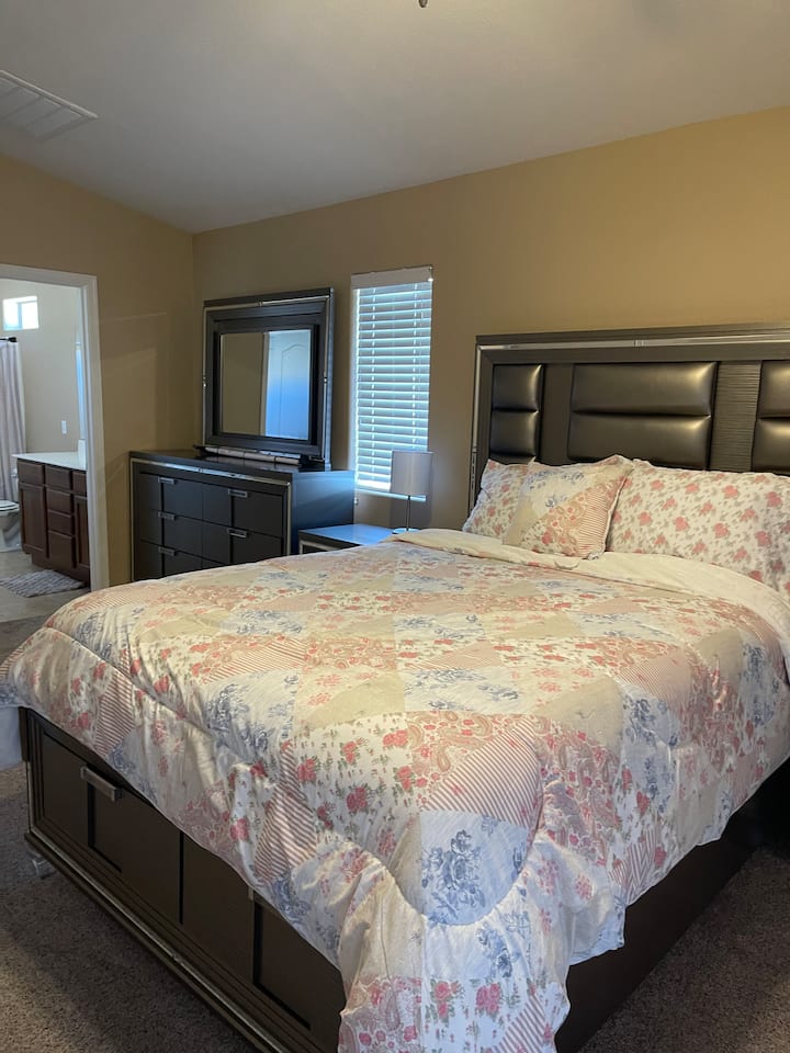 Safe And Secured Two Bed Apartment - Chandler, AZ