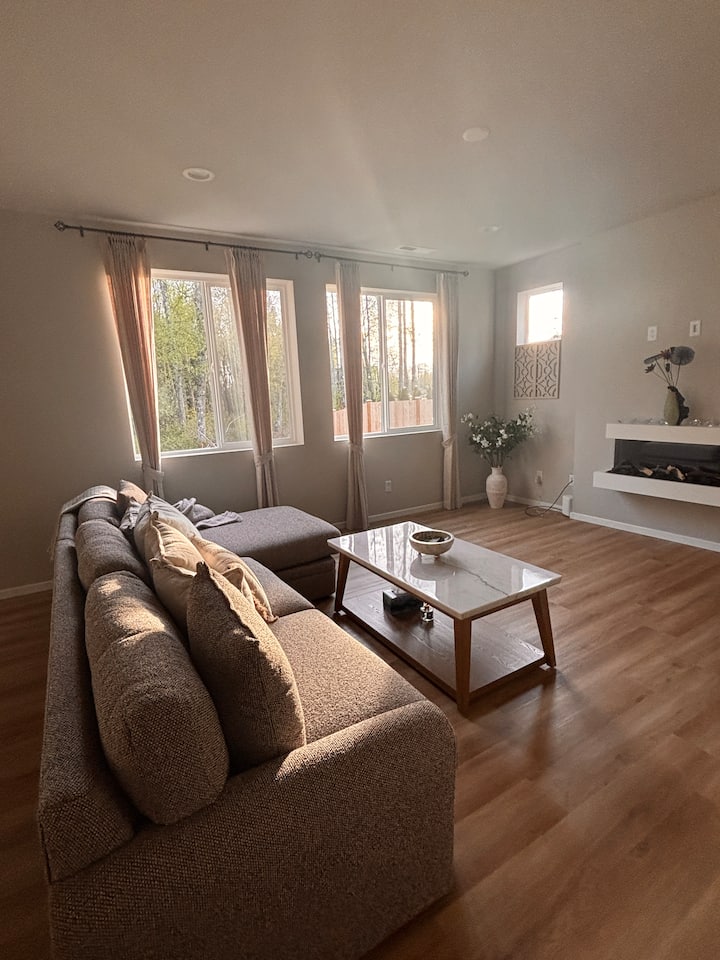 Modern, Spacious 4-bedroom Retreat Near The Beach - Langley
